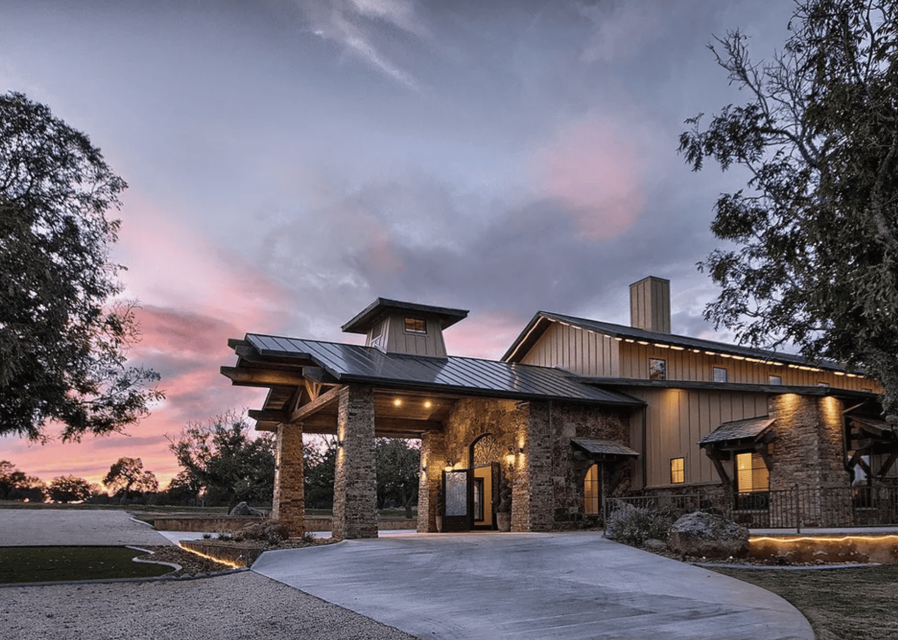 The Lodge at Hill Country Inn Cottages - Romantic Spots Fredericksburg